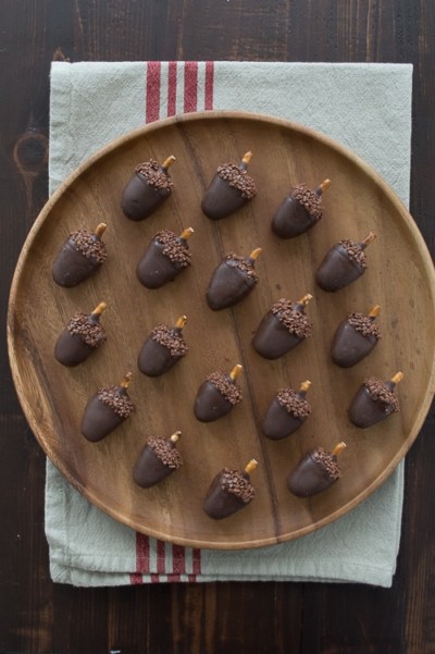 Oreo Acorn Balls - fall oreo balls that look like acorns!