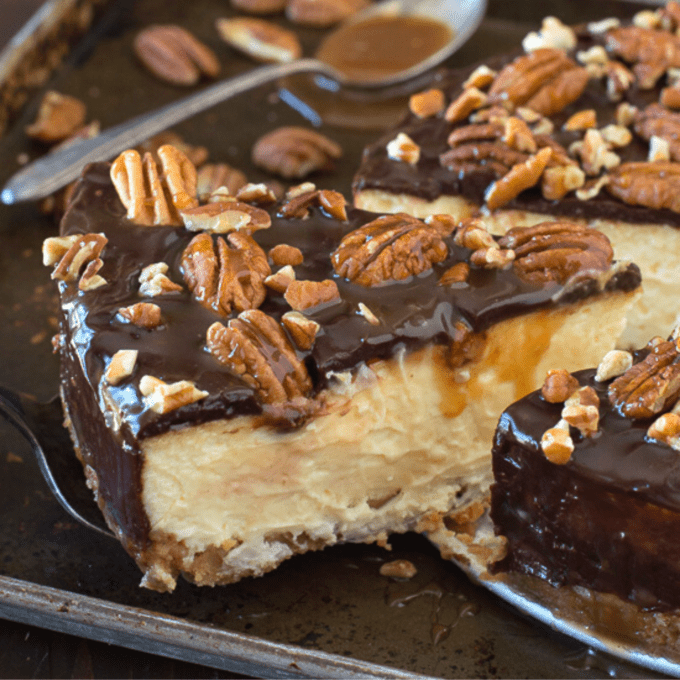 Turtle Cheesecake - caramel, chocolate and nuts in cheesecake!
