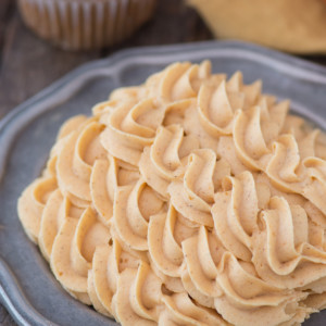 Pumpkin Buttercream Frosting - 4 ingredients, best pumpkin spice frosting!