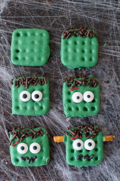 Frankenstein Halloween Pretzels - easy Halloween treat!