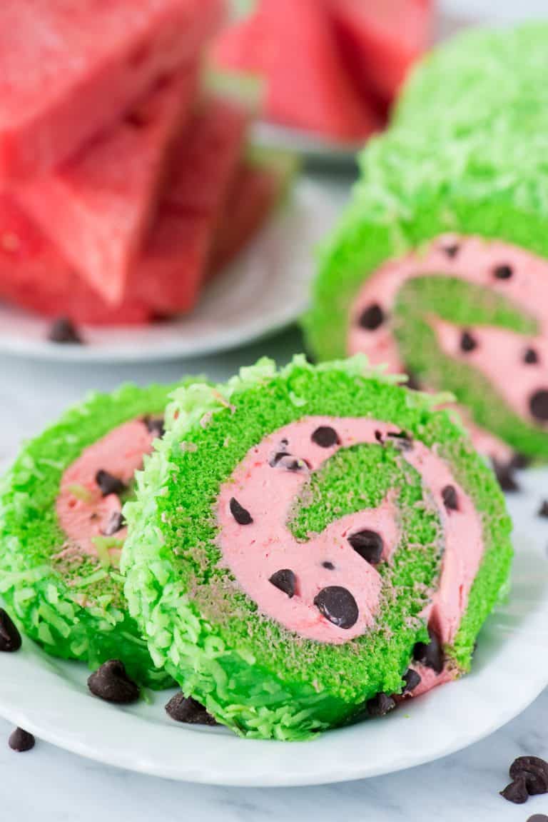 Watermelon Cake Roll - summer cake roll that looks like a watermelon!