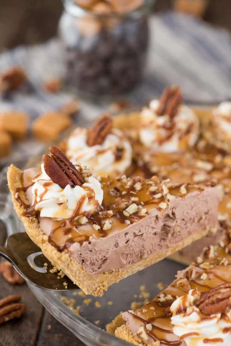 Turtle Pie - no bake turtle pie with graham cracker crust!