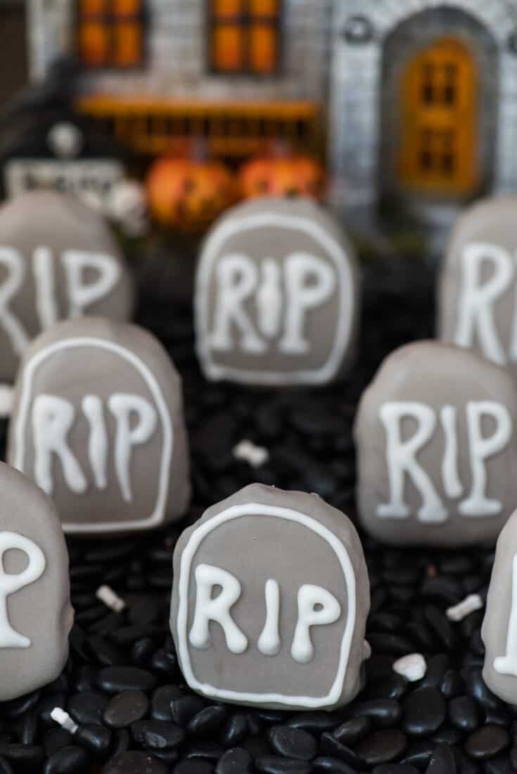Tombstone Oreo Balls - fun halloween oreo balls!