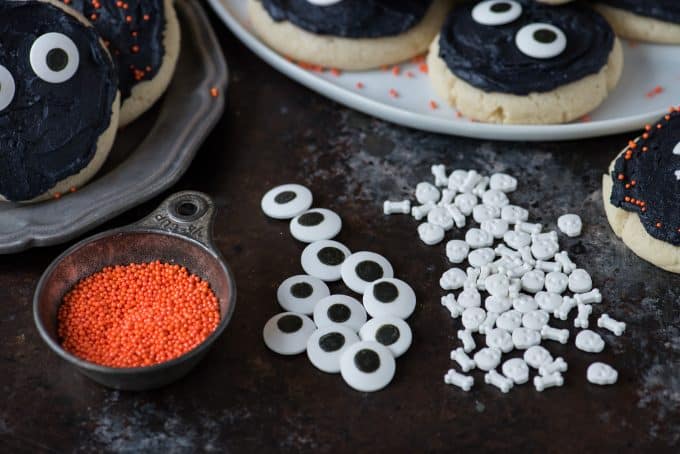 Frosted Halloween Sugar Cookies - lofthouse halloween cookies!