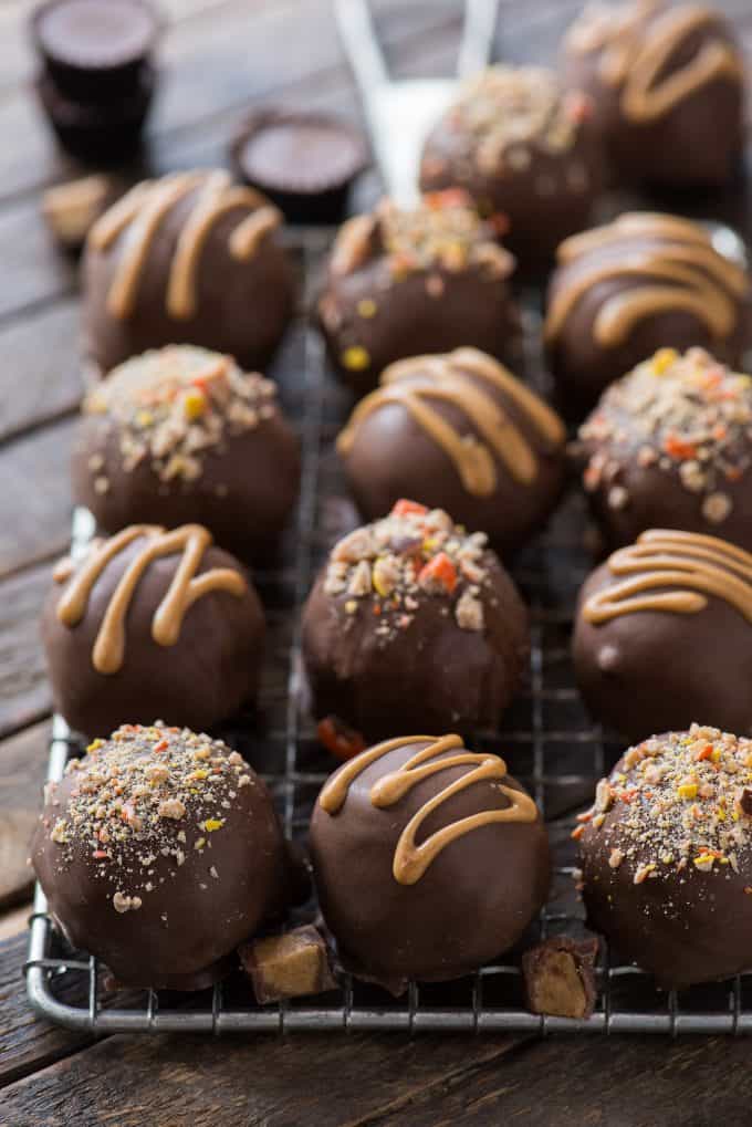 Reese's Oreo Balls - oreo balls stuffed with peanut butter cups!