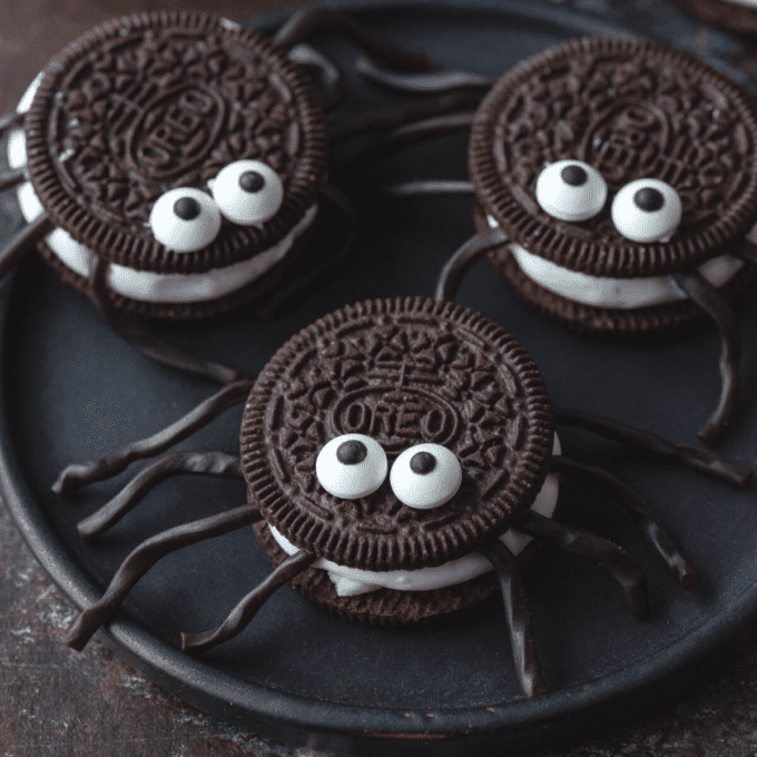 Easy Oreo Spiders (4 Ingredients!) l The First Year Blog