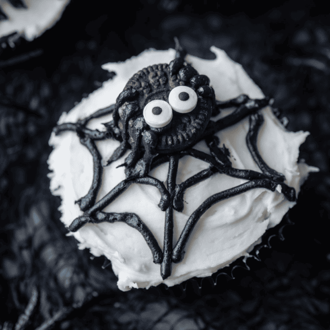Easy Oreo Spiders (4 Ingredients!) l The First Year Blog